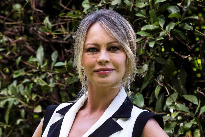 Anna Falchi senza freni: l'indiscrezione intima fa sognare